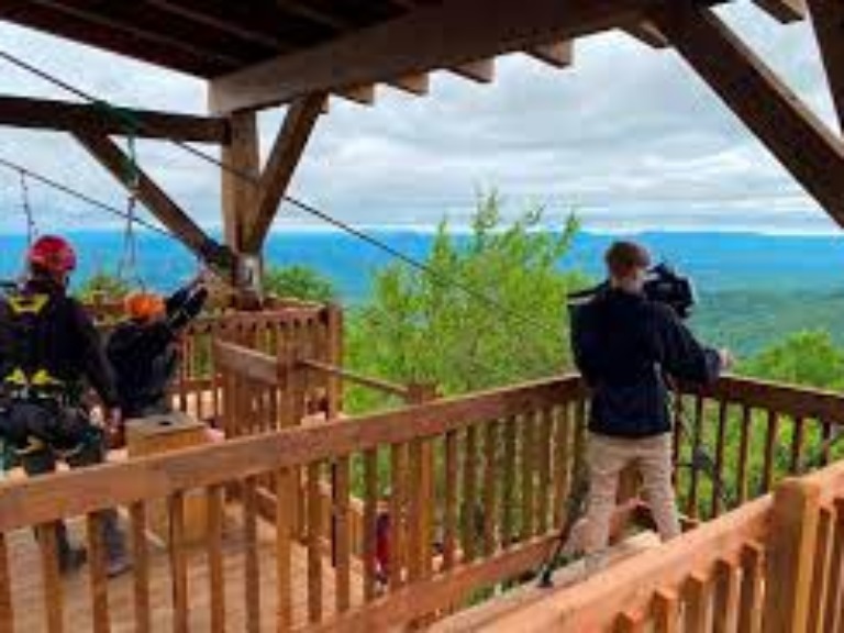 Mont SUTTON - Tyrolienne pour 4 personnes | Encan des Fêtes | Followmybid