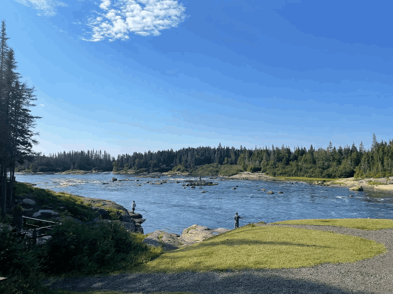 Pêcher sur la Rivière-aux-Rochers | Encan bénéfice 5AHM 2023 - L'Élyme ...