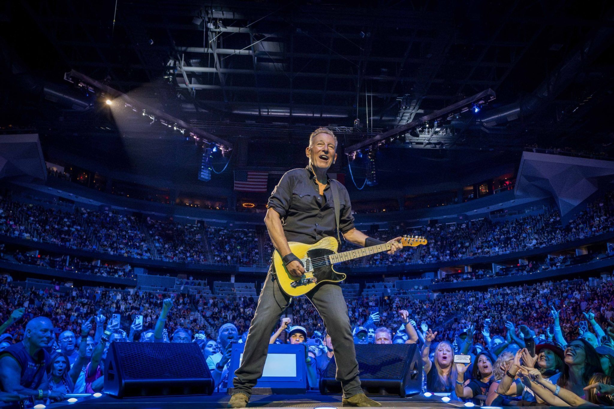 Loge pour 12 personnes Bruce Springsteen au Centre Bell | Encan 2024 au ...
